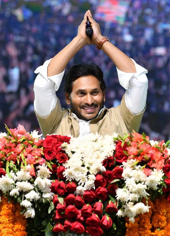 విజయవాడ వాహనమిత్ర సభలో సీఎం జగన్‌ (ఫొటోలు) | YSR Vahana Mitra Scheme: CM YS Jagan At YSR Vahana ...